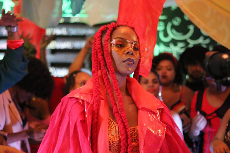 Programa Zumbi – O Rap na Universitária FM recebe a rapper mineira ...